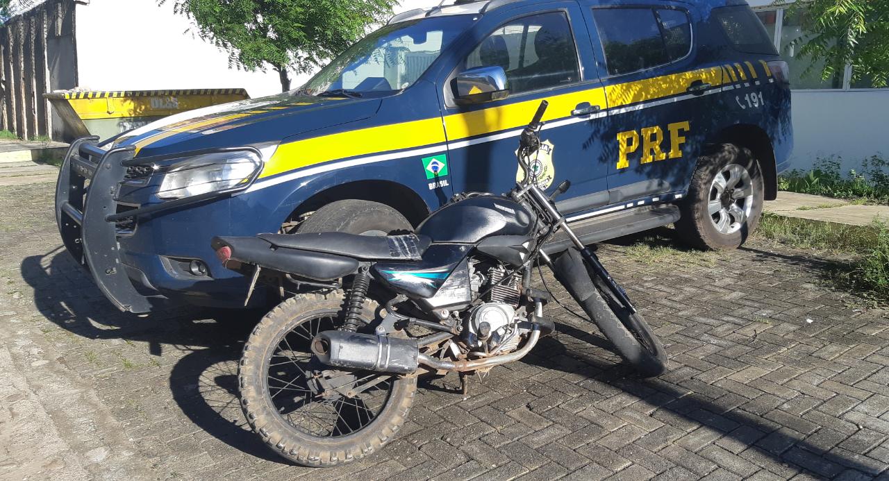 PRF recupera motocicleta roubada no interior do Piauí PRF recupera motocicleta roubada no interior do Piauí