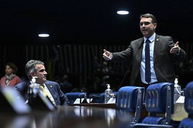 Delação de Vorcaro amplia pressão sobre Flávio e Ciro no caso Master ...